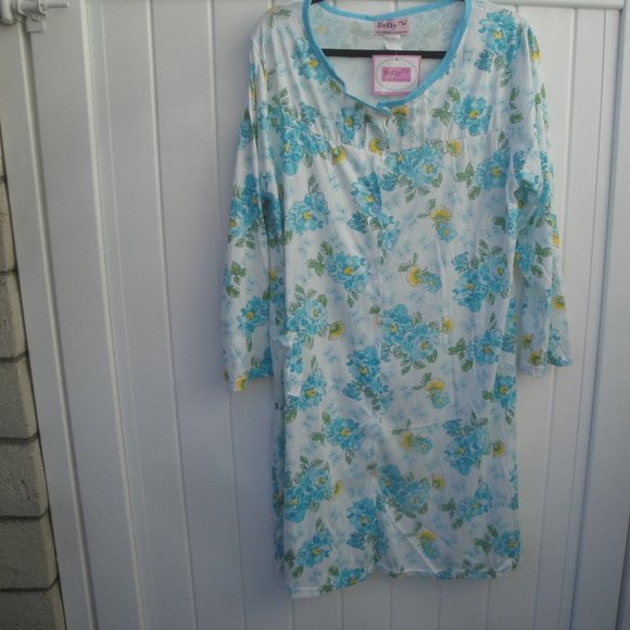 Betsy TW | Intimates & Sleepwear | Betsy Tw Sleepwear Loungewear Long ...